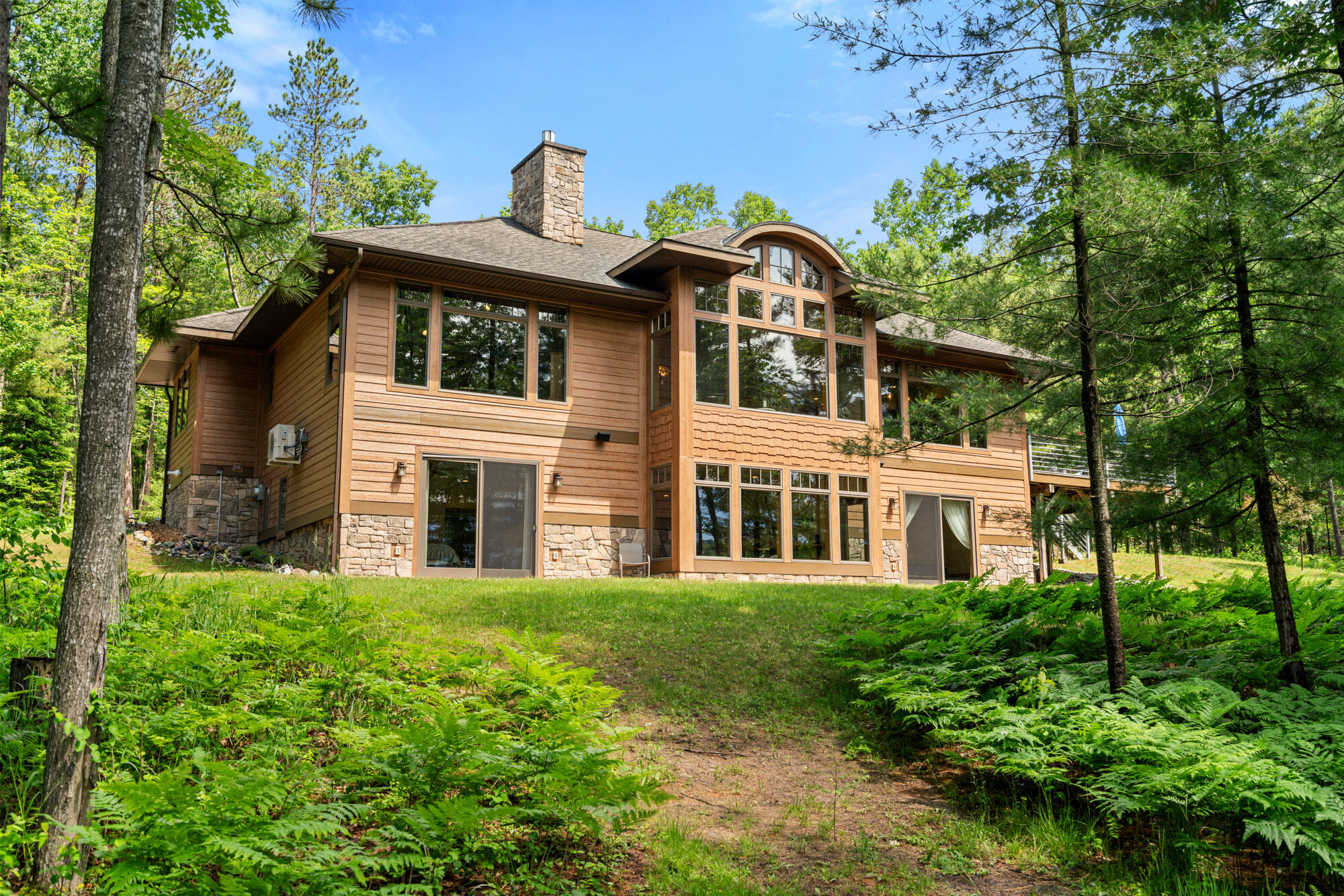 417 N Silver Pl, Indian River, MI 49749