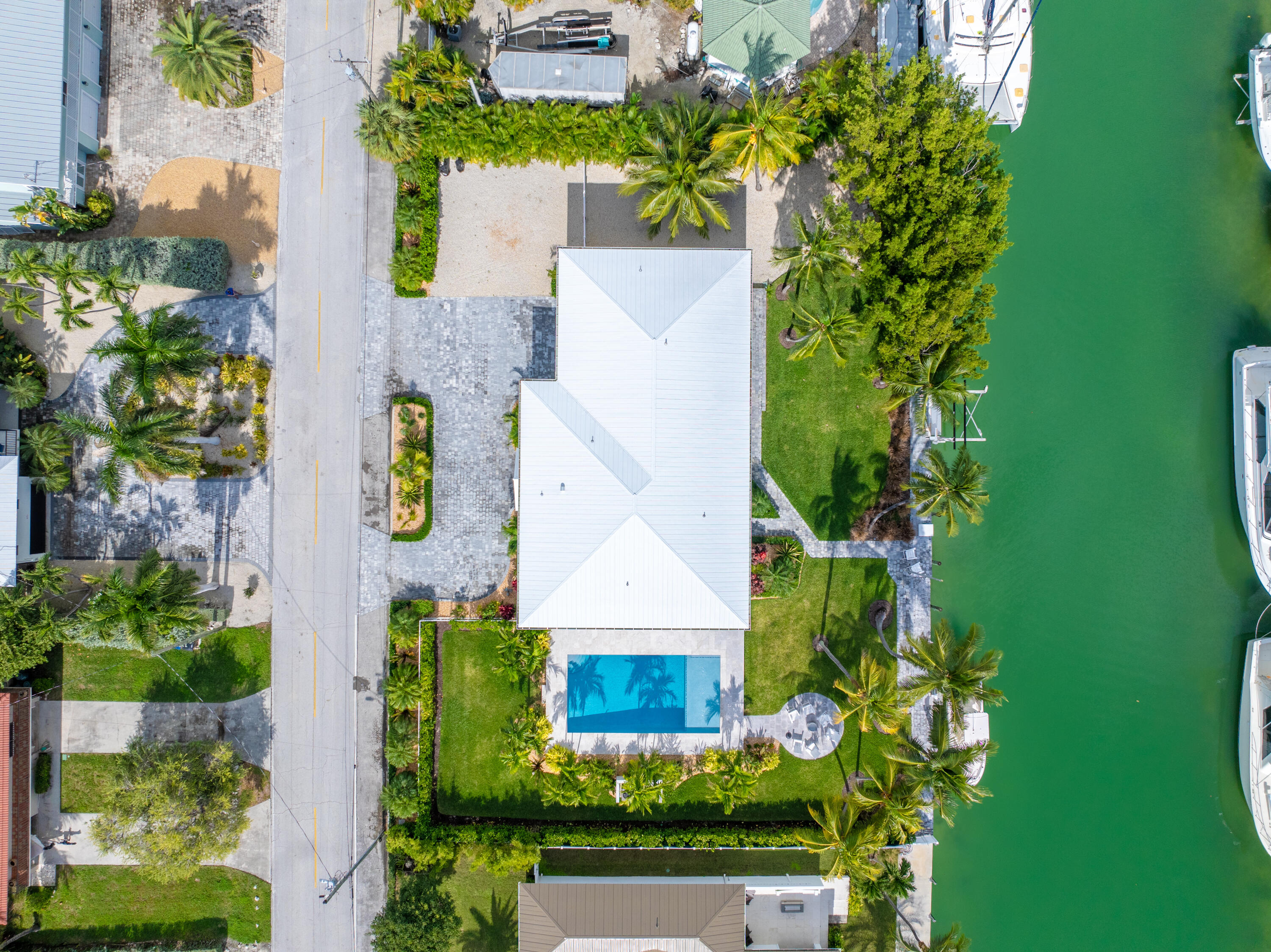 360 12th St, Key Colony Beach, FL 33051