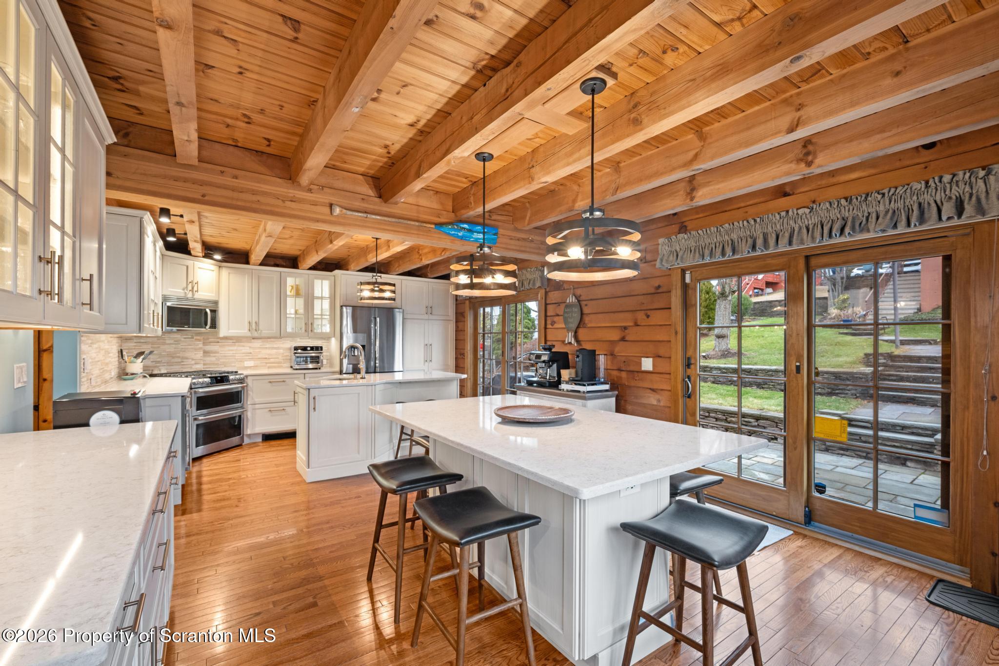 327 Marina Ln, Factoryville, PA 18419