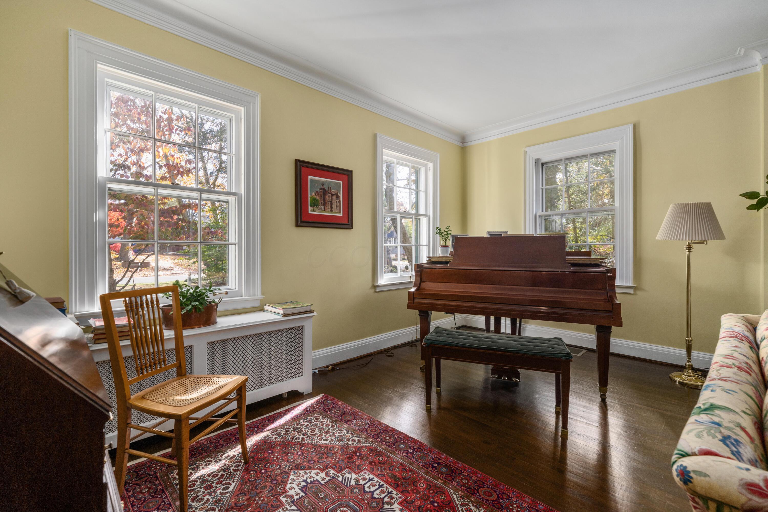 211 Preston Rd, Columbus, OH 43209