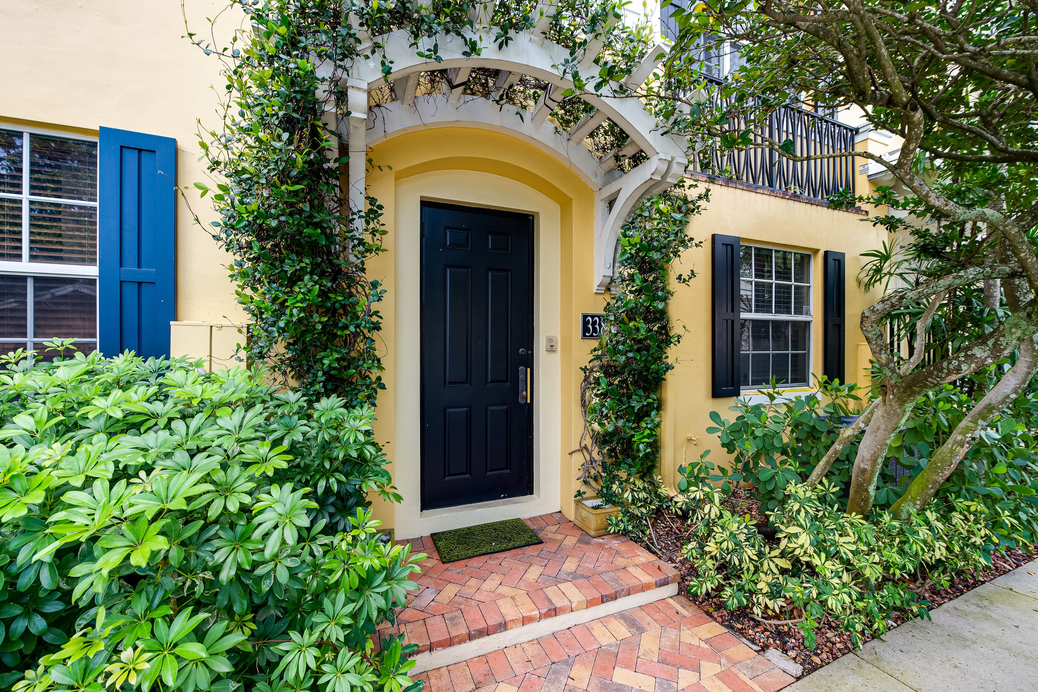 338 Tuxedo Ln, West Palm Beach, FL 33401