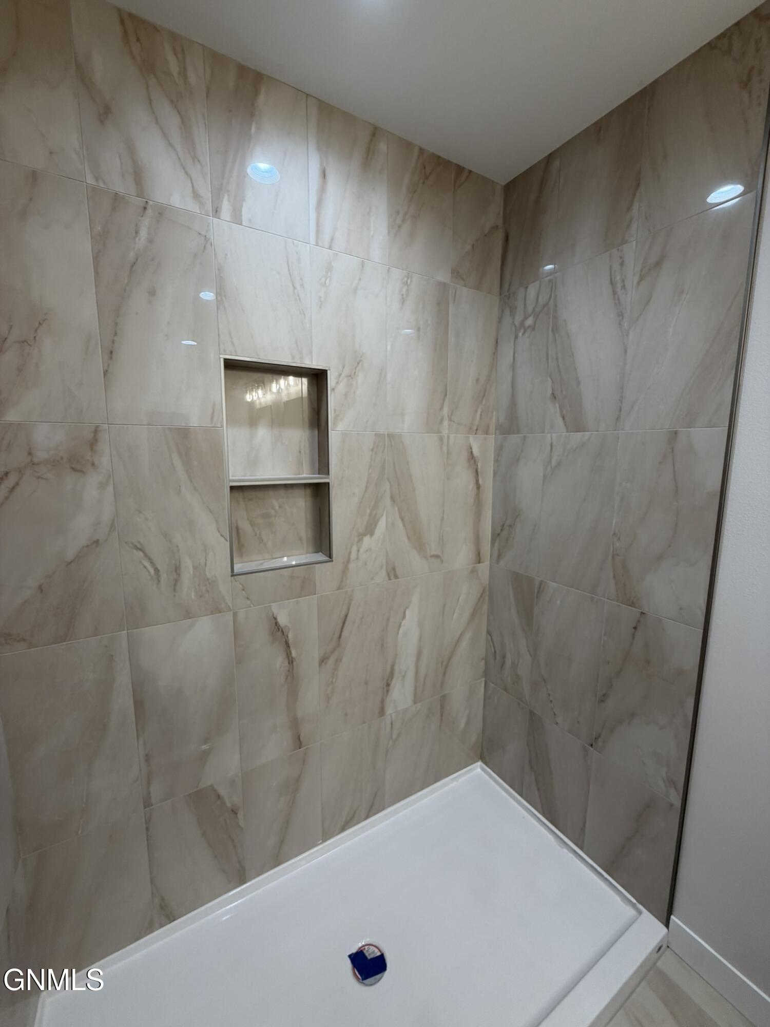 3005 Peach Tree Dr, Bismarck, ND 58504