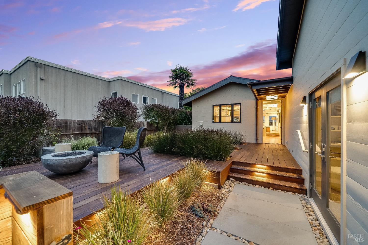 131 Dipsea Rd, Stinson Beach, CA 94970