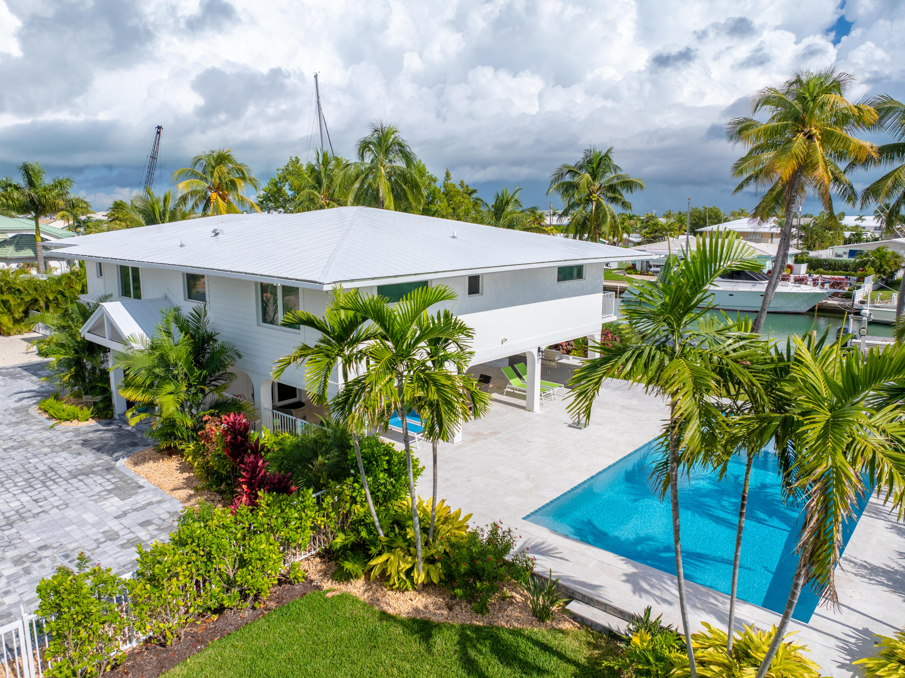 360 12th St, Key Colony Beach, FL 33051