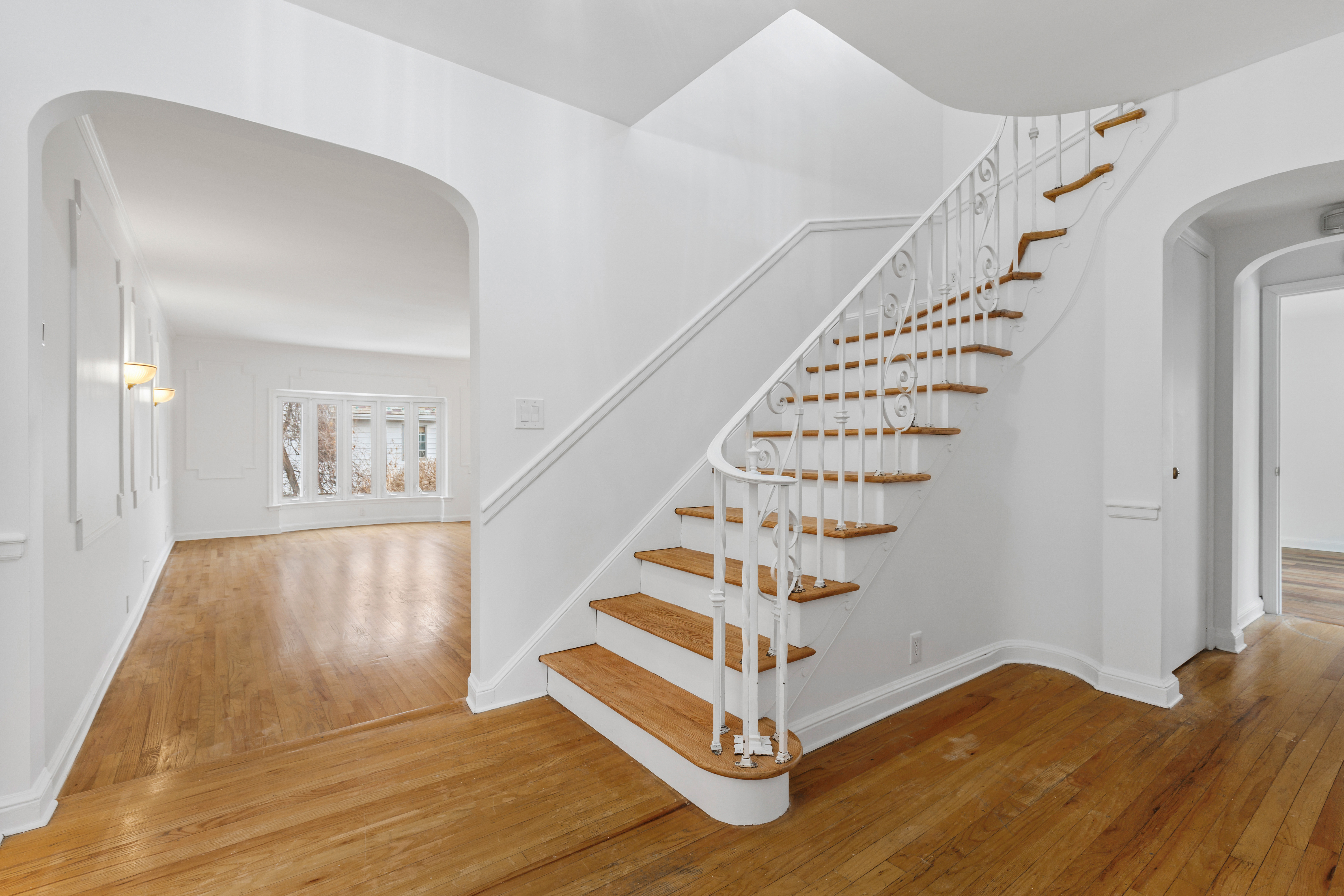 55 Del Rey Dr, Mount Vernon, NY 10552