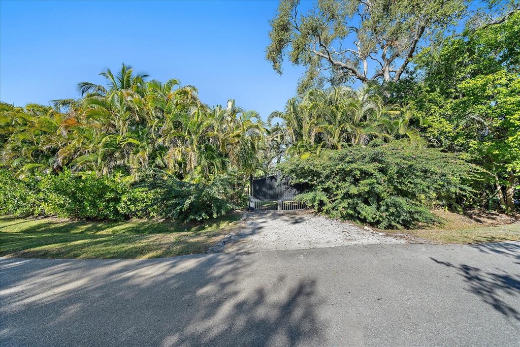1643 S Lake Shore Dr, Sarasota, FL 34231