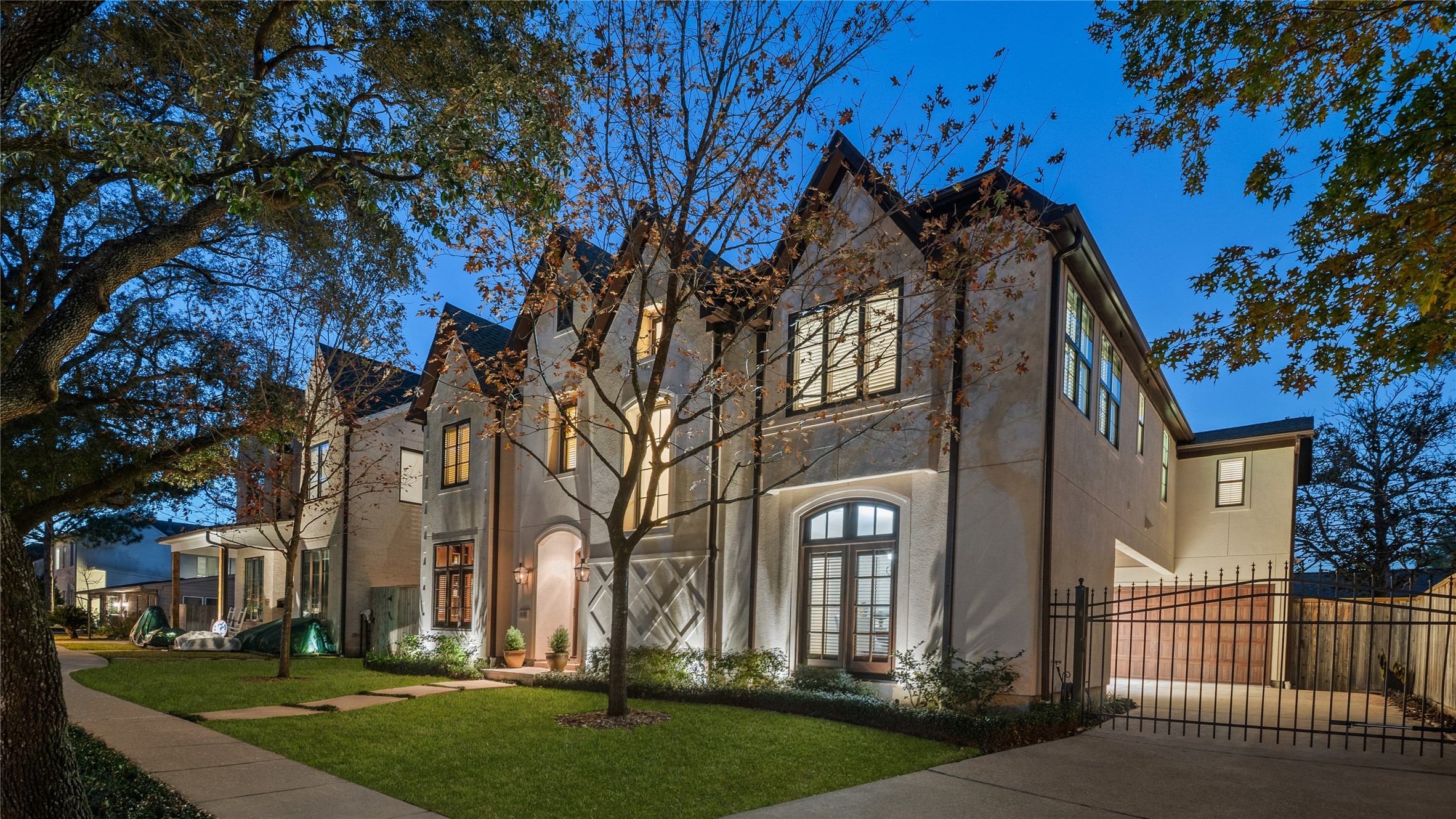 2632 Robinhood St, Houston, TX 77005