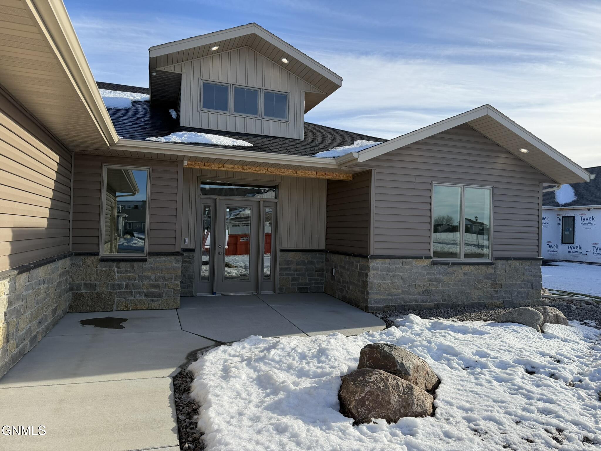 3005 Peach Tree Dr, Bismarck, ND 58504