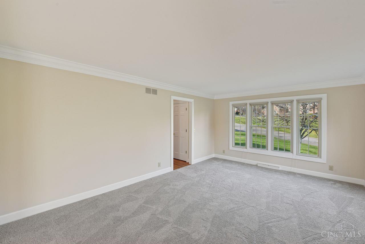 6315 Turpin Hills Dr, Cincinnati, OH 45244