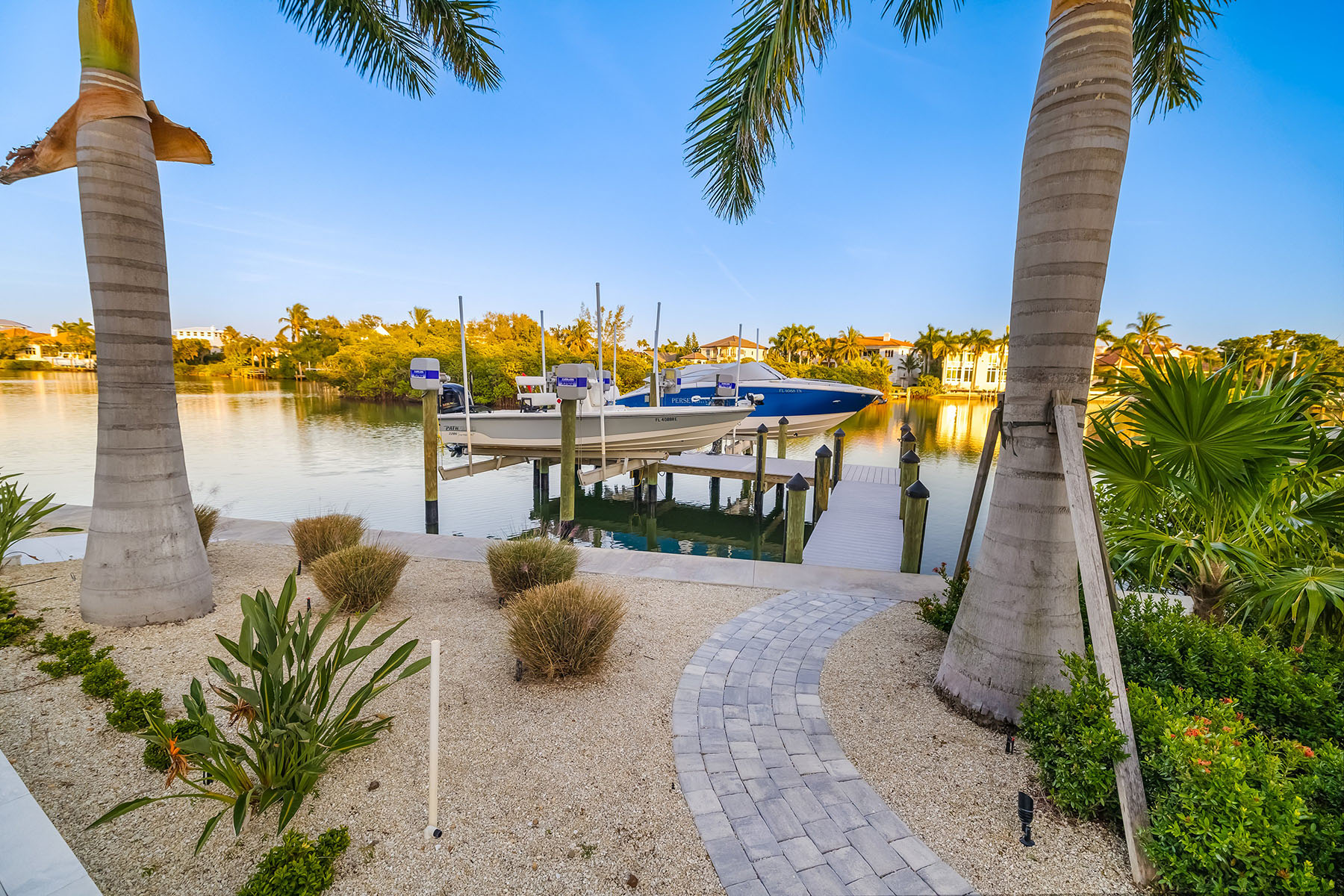 225 Little Pond Ln, Sarasota, FL 34242