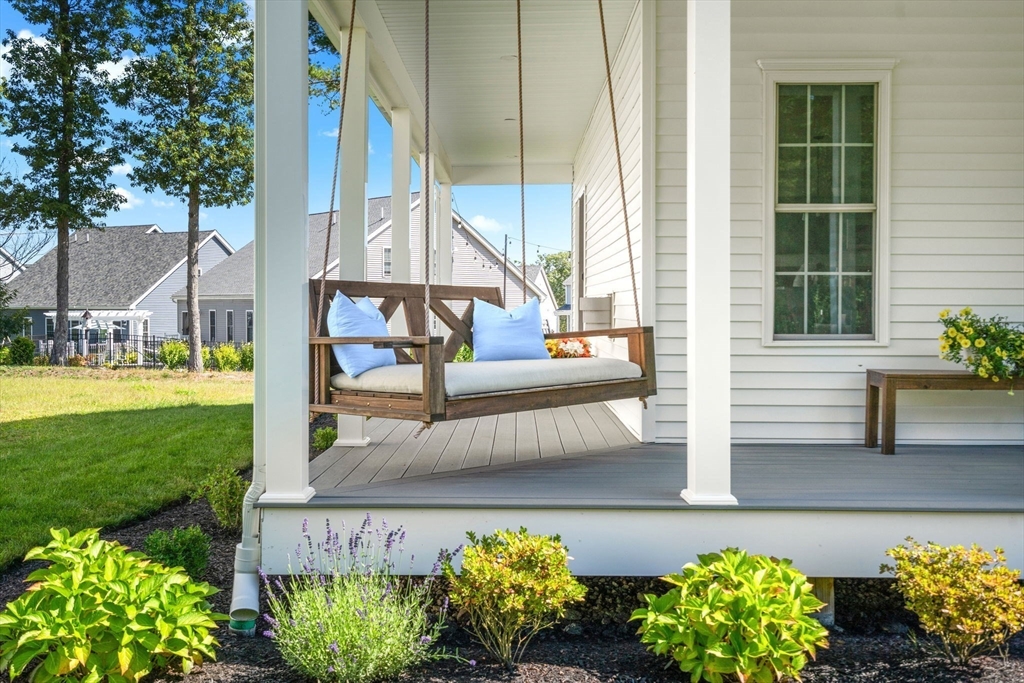 73 Tea Party Dr, Uxbridge, MA 01569