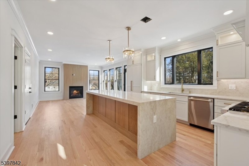 32 Felch Rd, Florham Park, NJ 07932