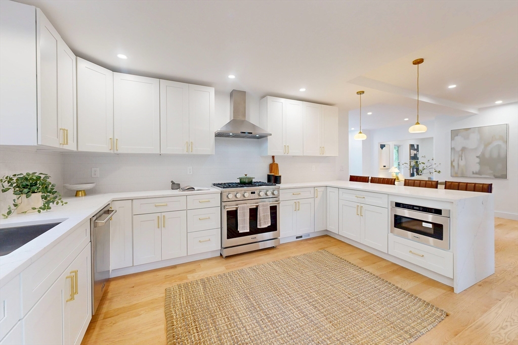 61 Forest St, Wakefield, MA 01880