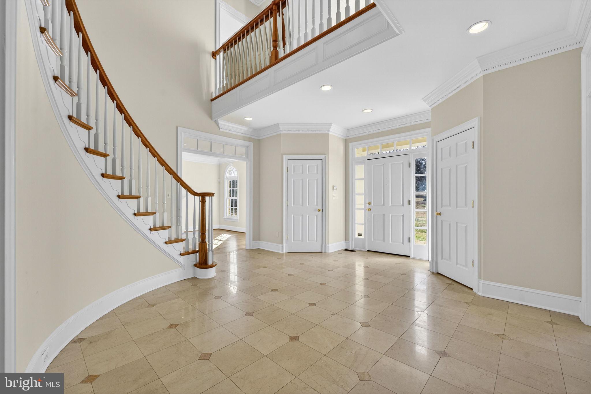 451 Seneca Rd, Great Falls, VA 22066