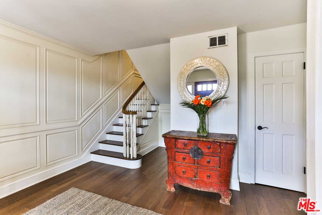 218 Montreal St, Playa Del Rey, CA 90293-7736