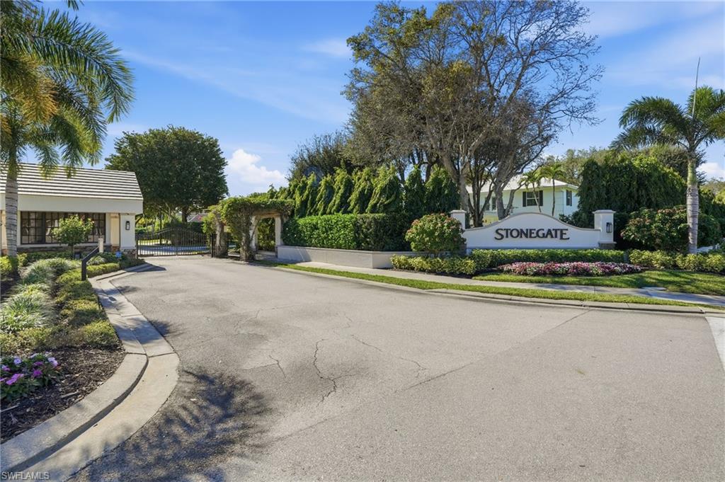 7395 Stonegate Dr, Naples, FL 34109