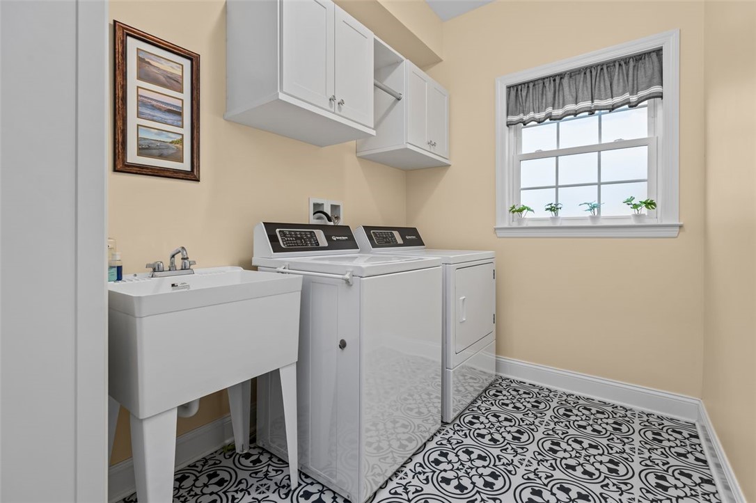 133 Liberty Blvd, Cecil, PA 15317