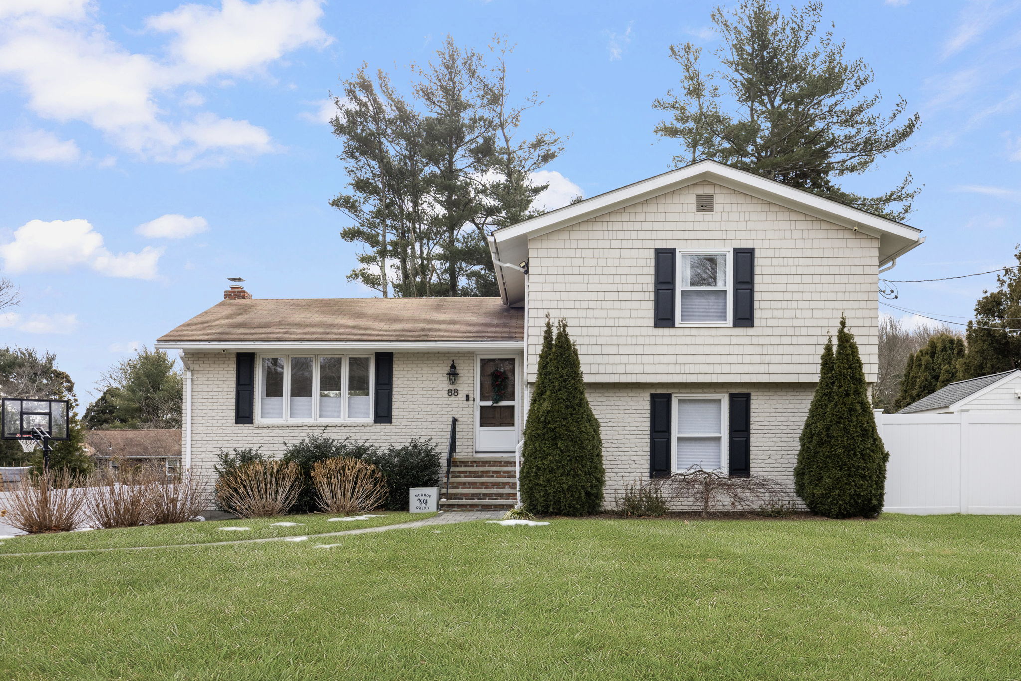 88 Hess Ave, Warwick, RI 02889