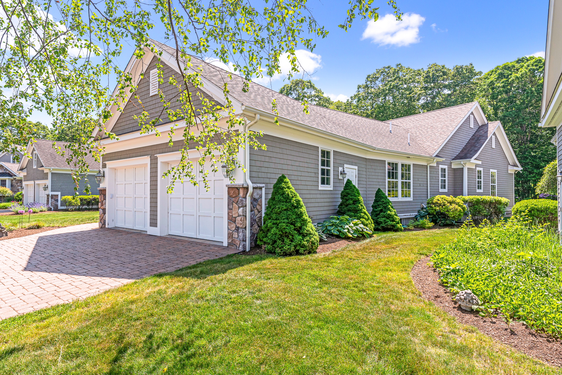 14 Newbury Dr, Westerly, RI 02891