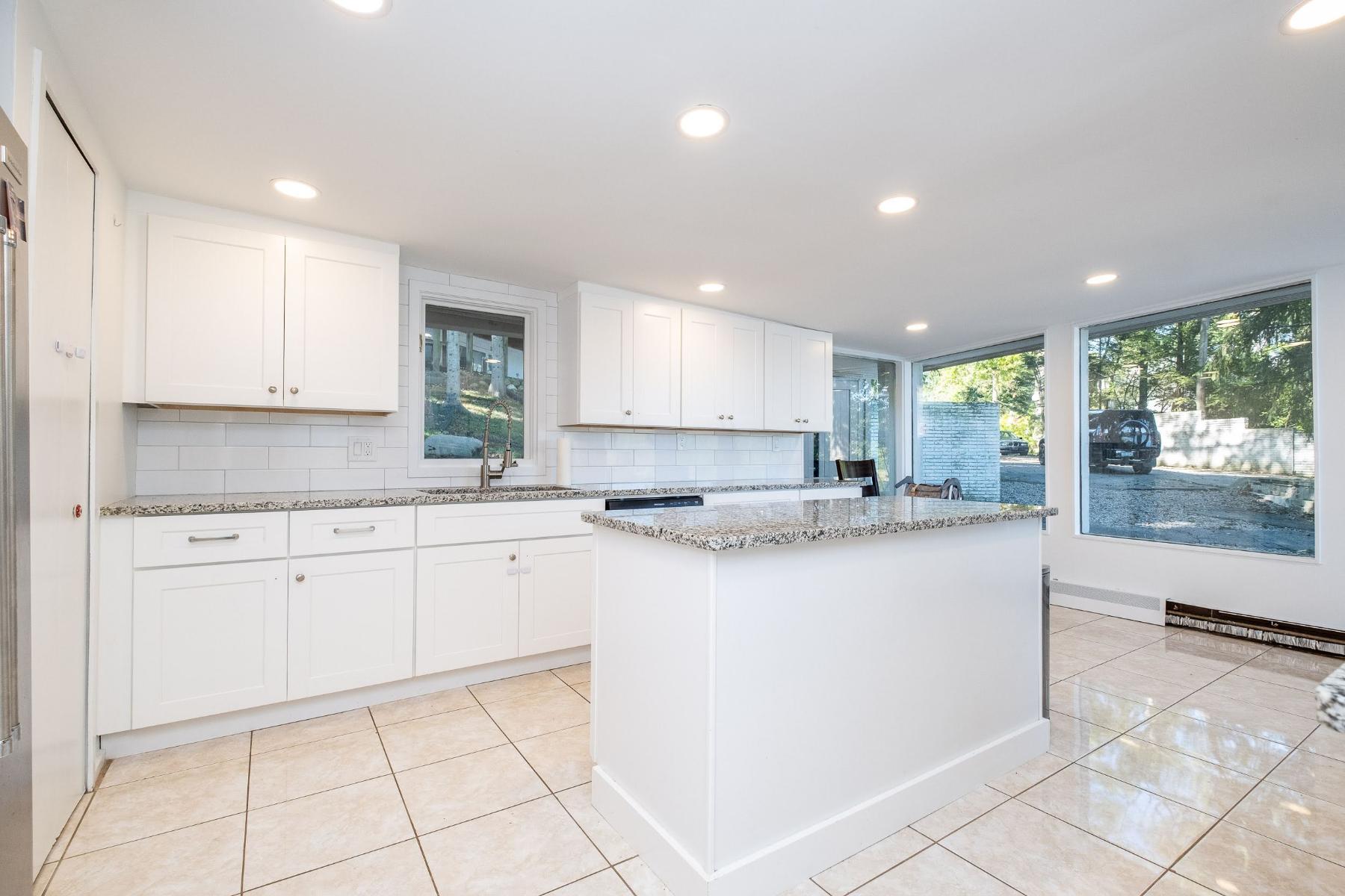 4000 Overlea Ct, Bloomfield Township, MI 48302