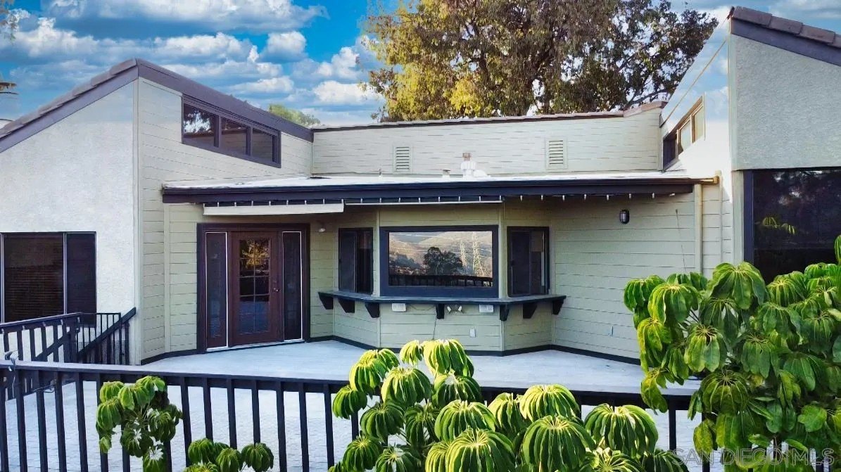 1077 Vista Madera Ln, El Cajon, CA 92019