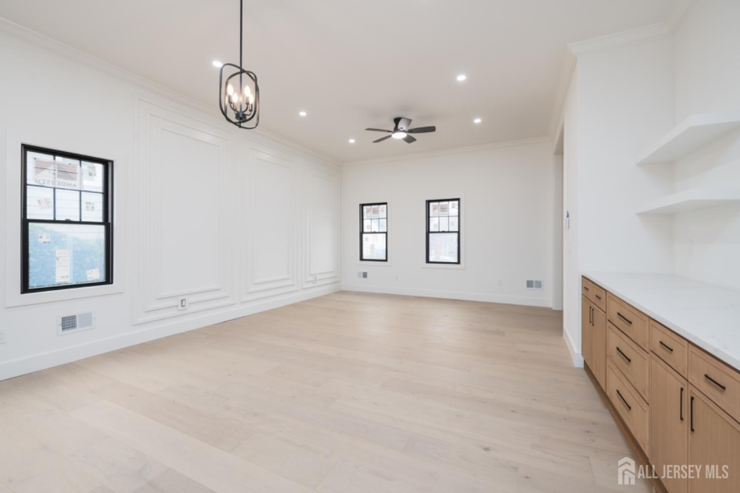 21 Heathcote Ave, Edison, NJ 08817