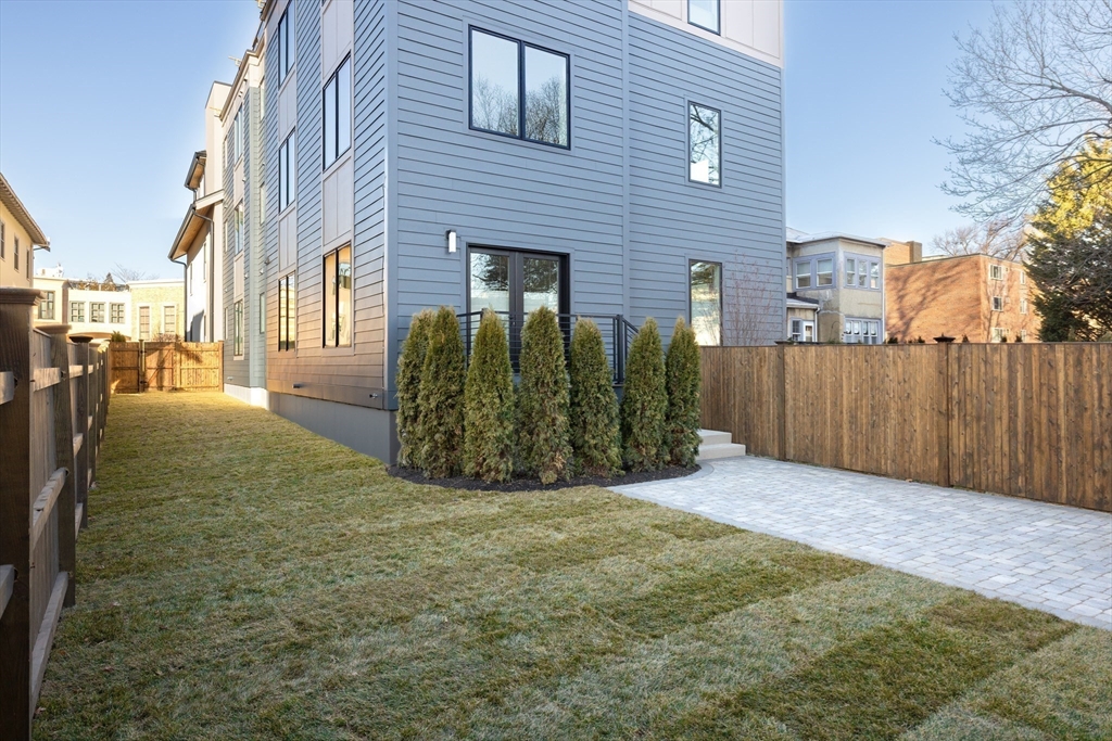 63 Green St, Brookline, MA 02446
