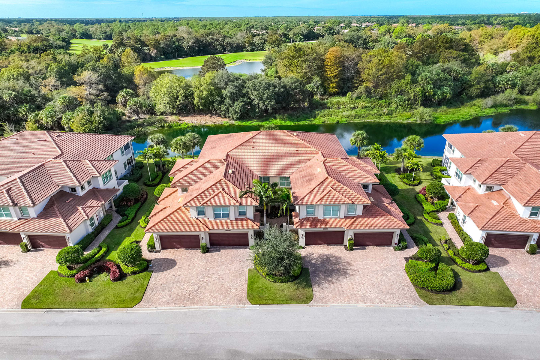 7797 Hawthorne Dr, Naples, FL 34113