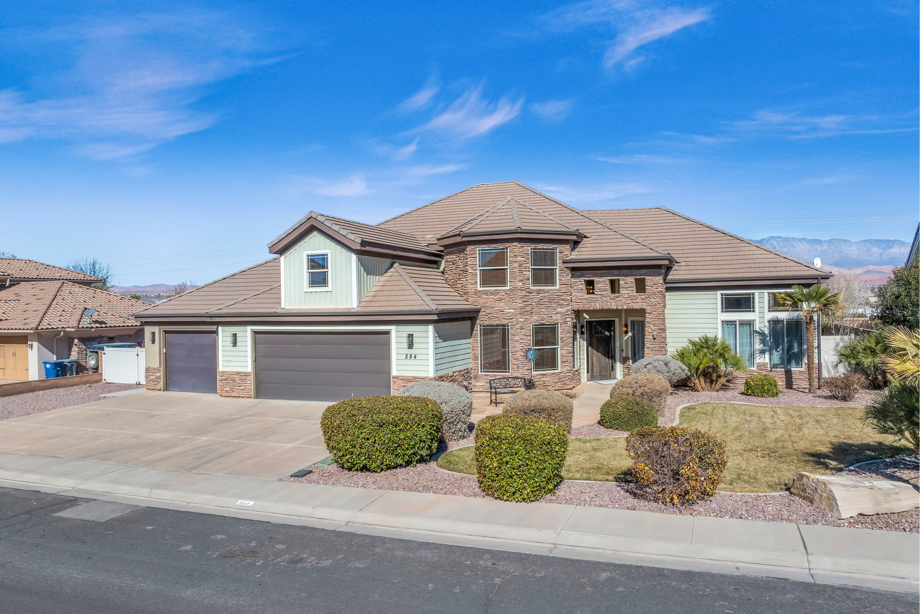 Spacious and Stunning Home with Resort Style Backyard, Washington, Utah ...
