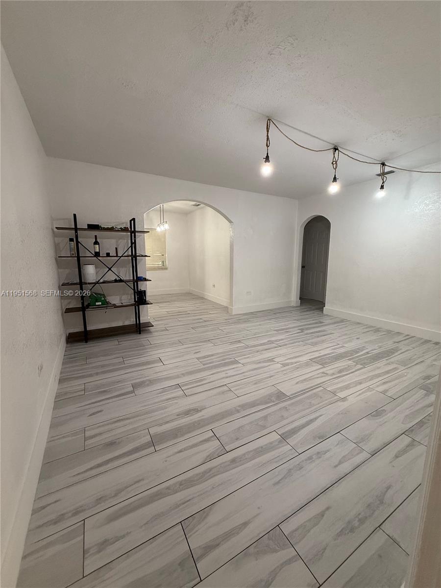 1085 NW 48th St, Miami, FL 33127