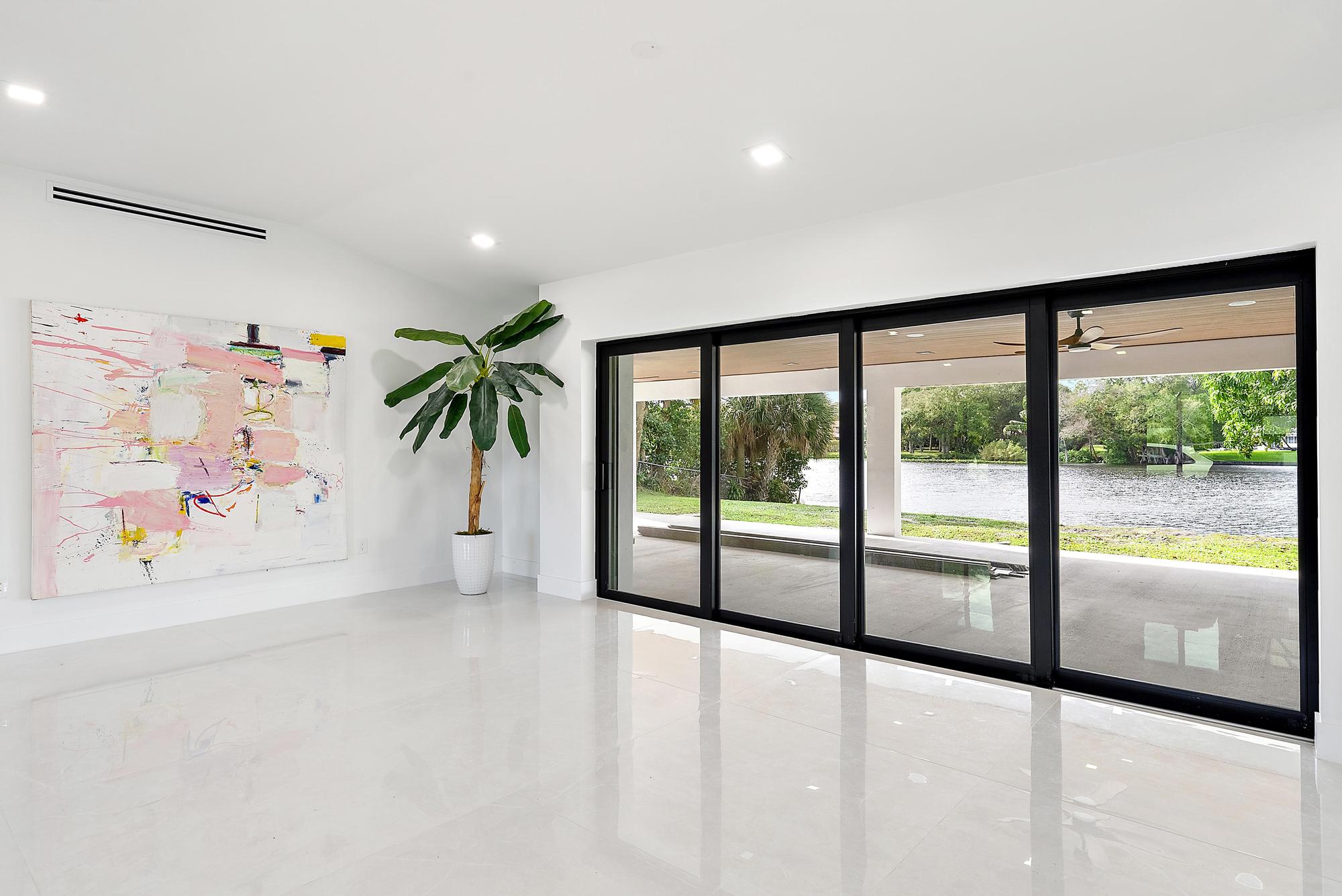 7523 Pine Tree Ln, West Palm Beach, FL 33406