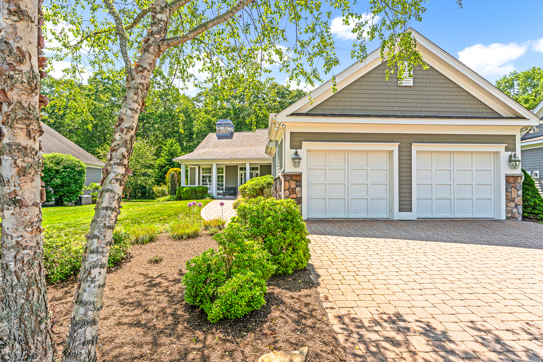 14 Newbury Dr, Westerly, RI 02891