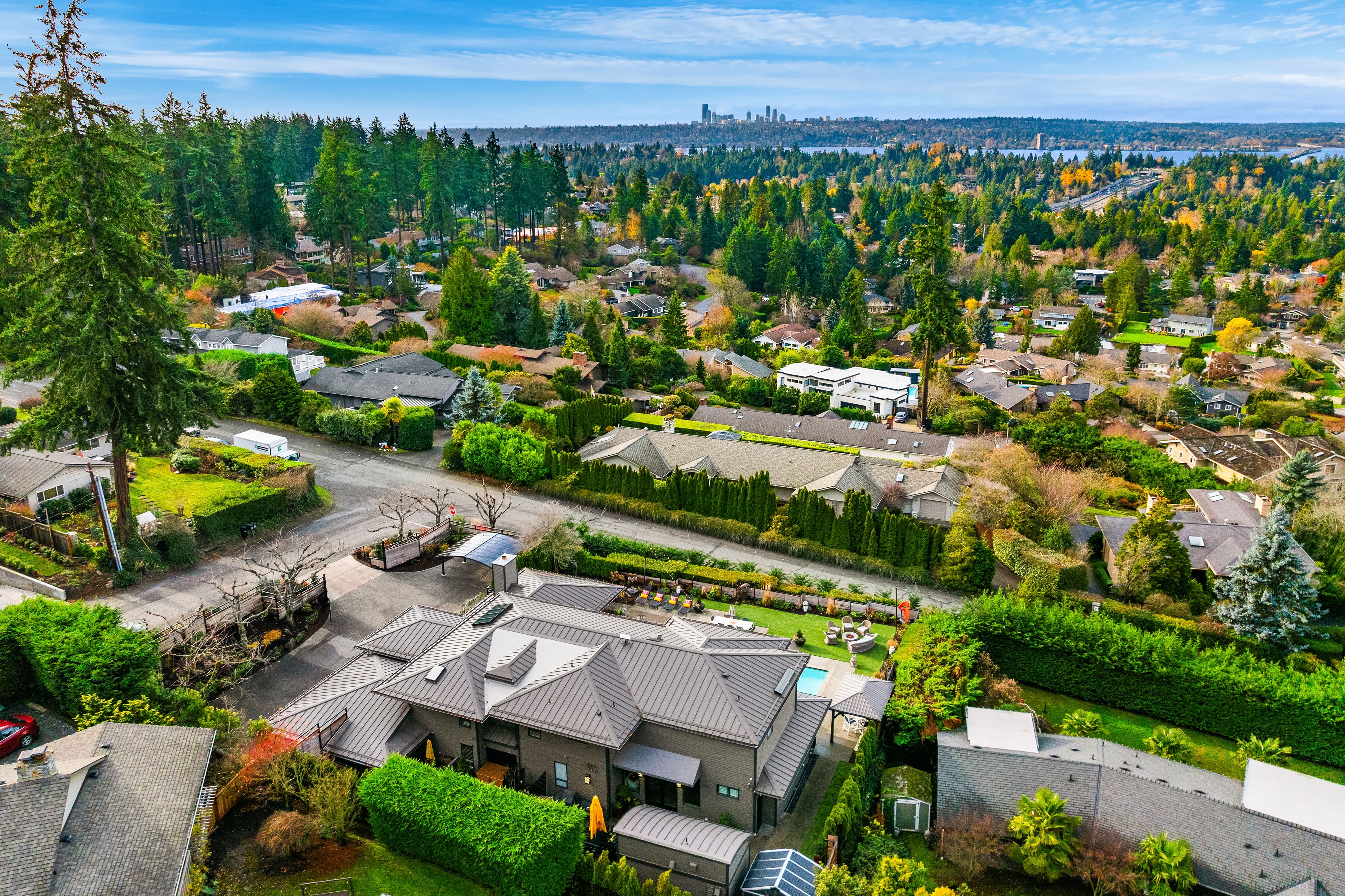 9600 NE 28th St, Clyde Hill, WA 98004
