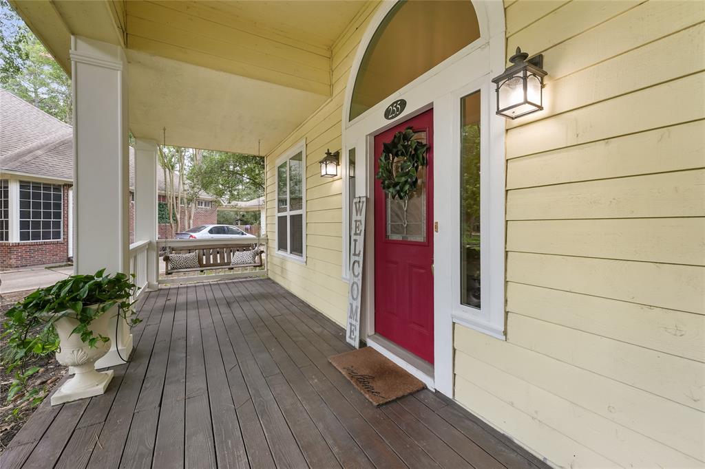 255 S Crimson Clover Ct, The Woodlands, TX 77381