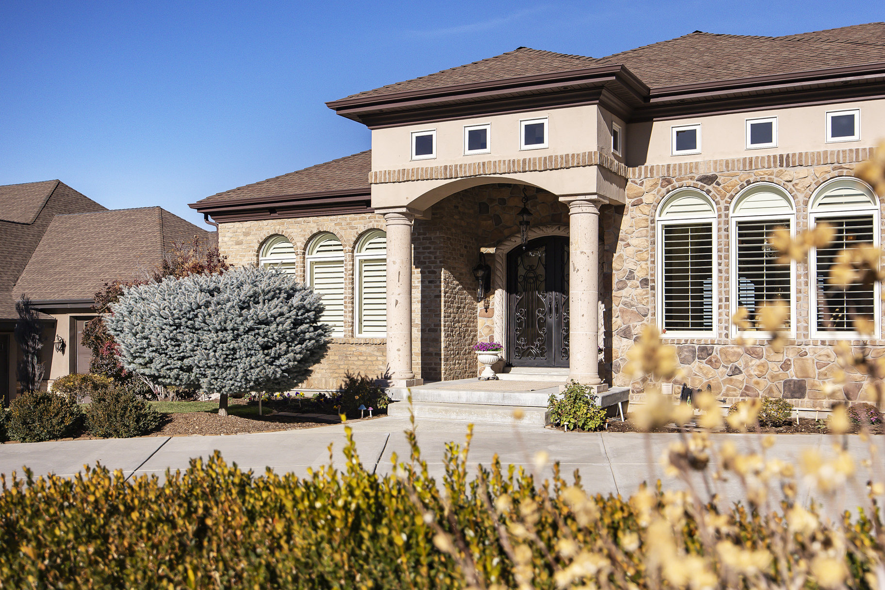 802 Eaglepointe Dr, North Salt Lake, UT 84054