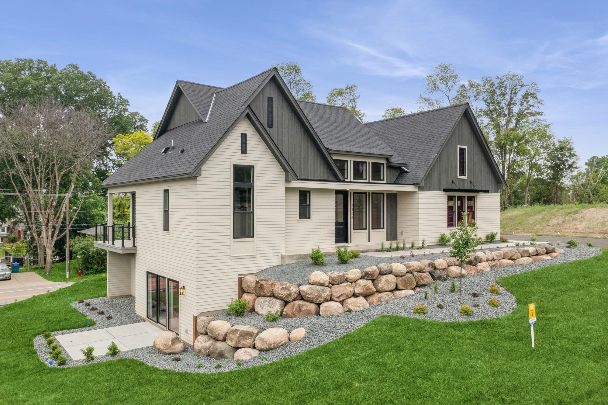 2706 Lakeview Ct, Little Canada, MN 55117